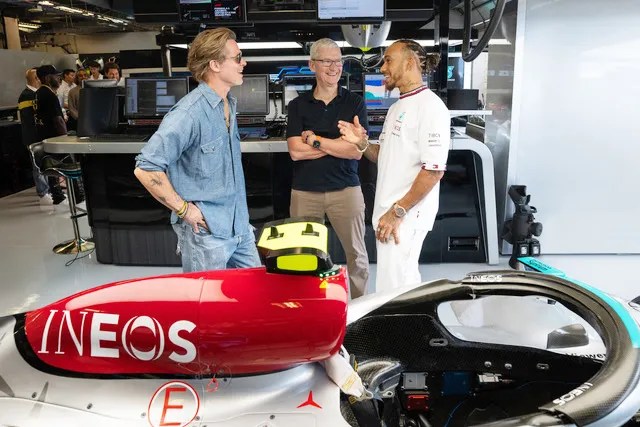 Tim-Cook-Brad-Pitt-Lewis-Hamilton-F1-NEW – 이바닥늬우스